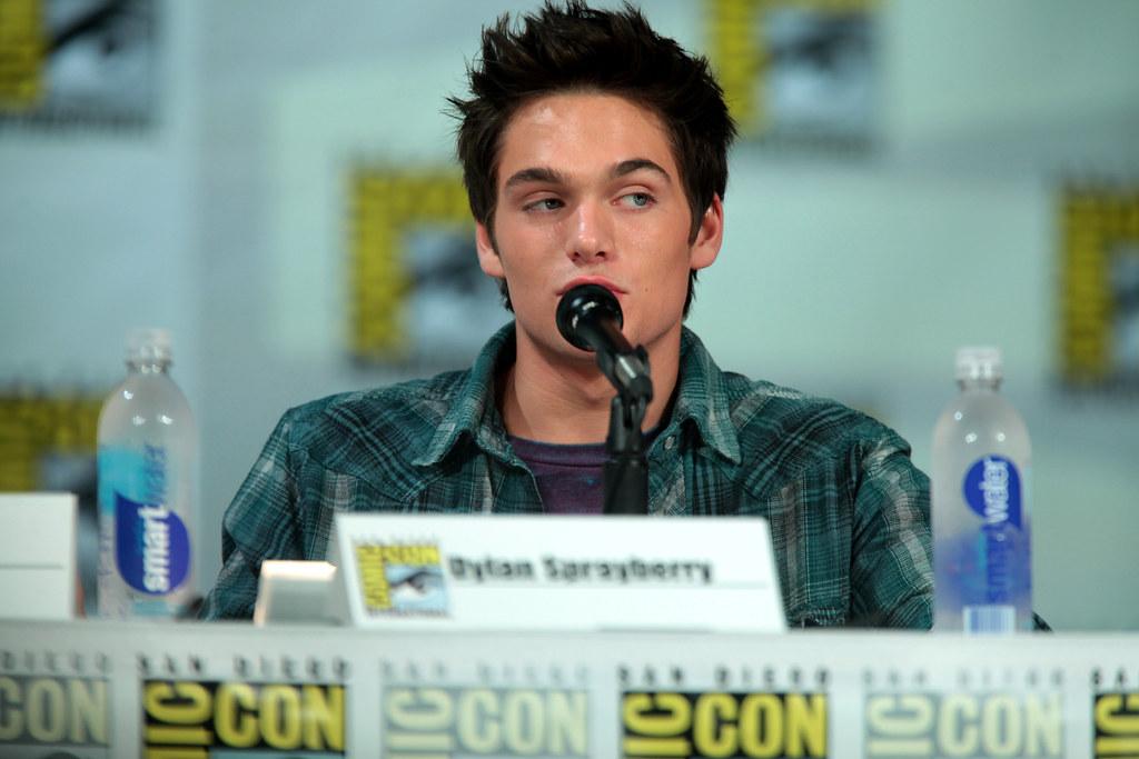 Significado del Nombre DYLAN- Origen, Personalidad, Santoral, Popularidad