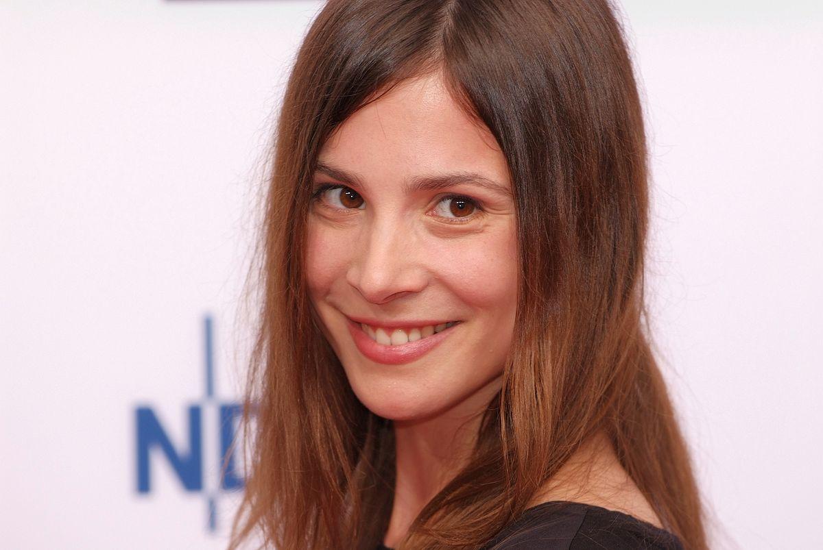 Significado del nombre Aylin - Origen, Personalidad, Santoral, Popularidad